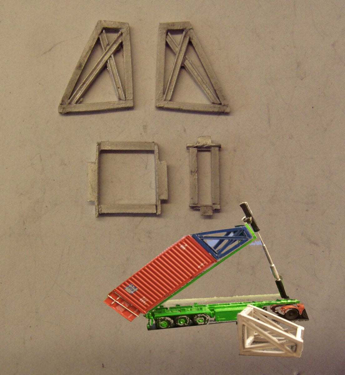 M25 (3) Space frame enabling 20ft container tipping - N GAUGE - – PD ...